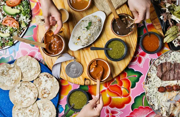 Many Cultures Around The World Eat With Their Hands, & Studies Show It ...